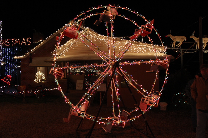 See Pictures And Video From The Gilley’s Christmas Lights 2017 - Geek ...