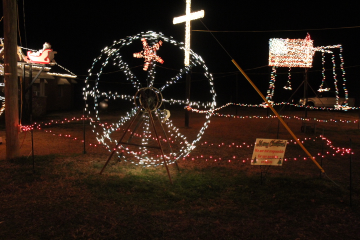 See Pictures And Video From The Gilley’s Christmas Lights 2017 - Geek ...