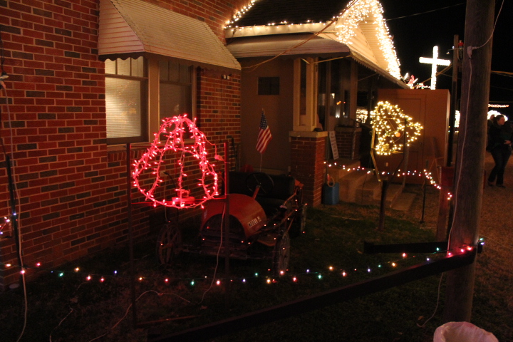 Watch The Gilley's Christmas Lights On ABC's The Great Christmas Light ...