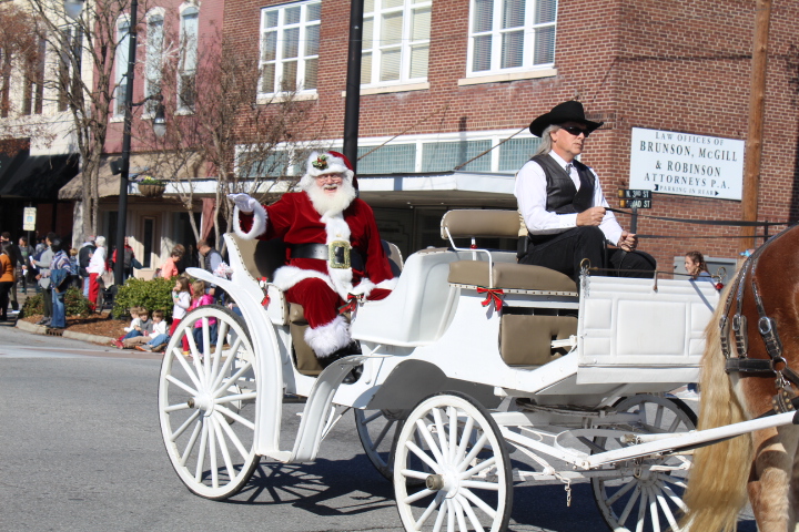 See Video And Pictures From The Gadsden, Alabama Christmas Parade 2019 ...