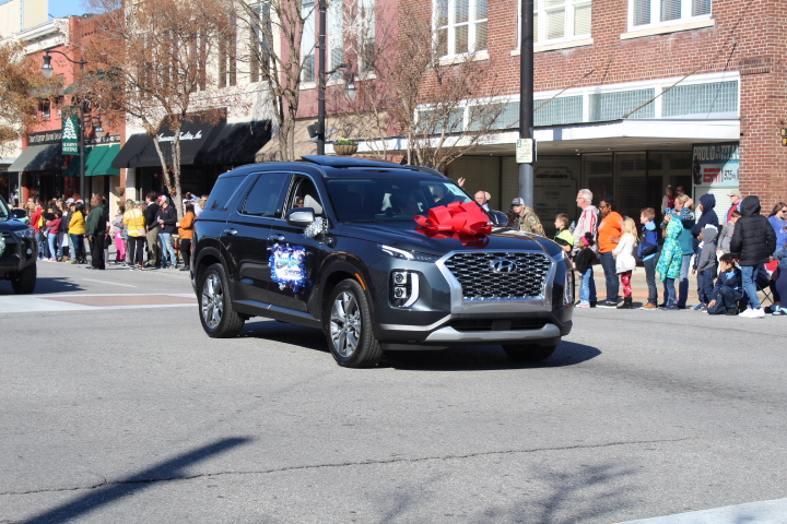 See Video And Pictures From The Gadsden, Alabama Christmas Parade 2019 ...