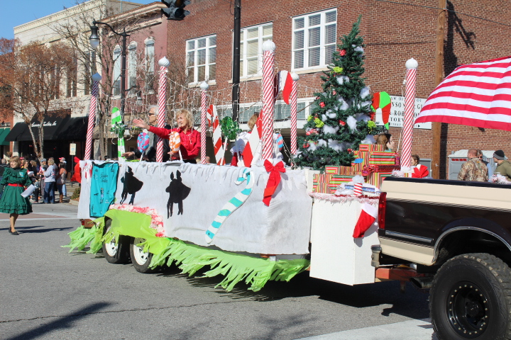 See Video And Pictures From The Gadsden, Alabama Christmas Parade 2019 ...